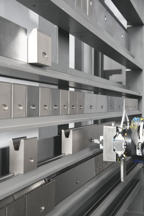 Bending Cell | Automatic sheet metal bending machine | Bystronic