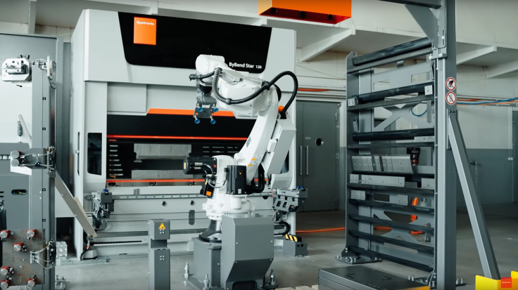 NEW! Fully automatic mid-size bending cell | Bystronic