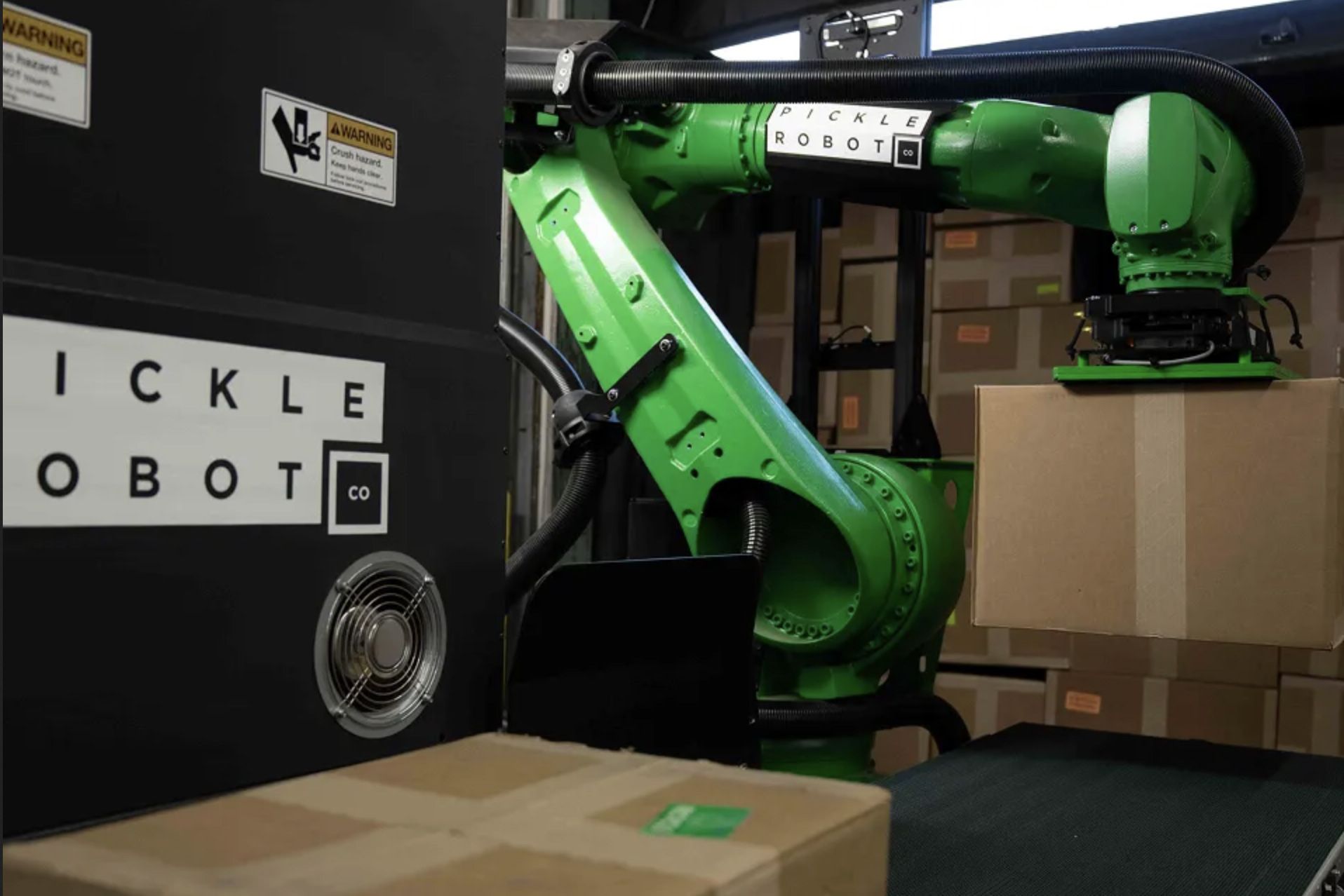 Robots relieve warehouse staff during unloading | Bystronic